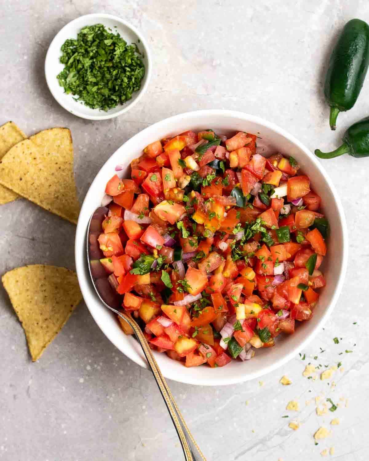 Chipotle Chips & Fresh Tomato Salsa: Price, Calories, Nutrition ...
